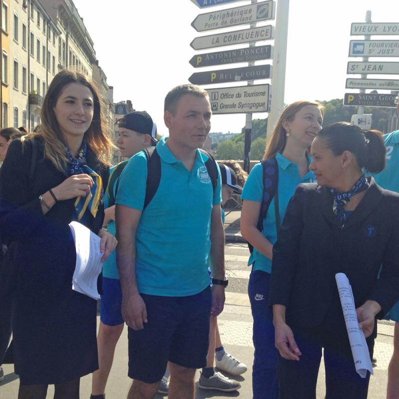 Les jeunes rugbymen de Saint-Pétersbourg visitent Lyon grâce aux élèves ...